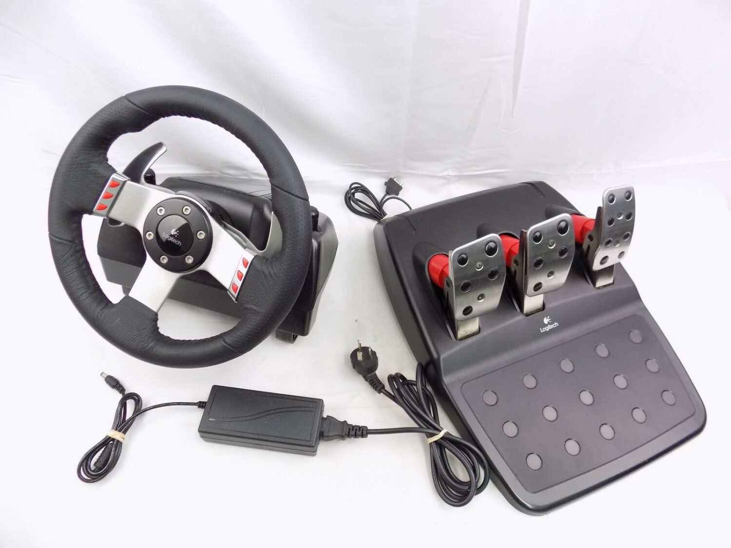 Logitech G27 Force Feedback Racing Wheel and Pedals - Starboard Games